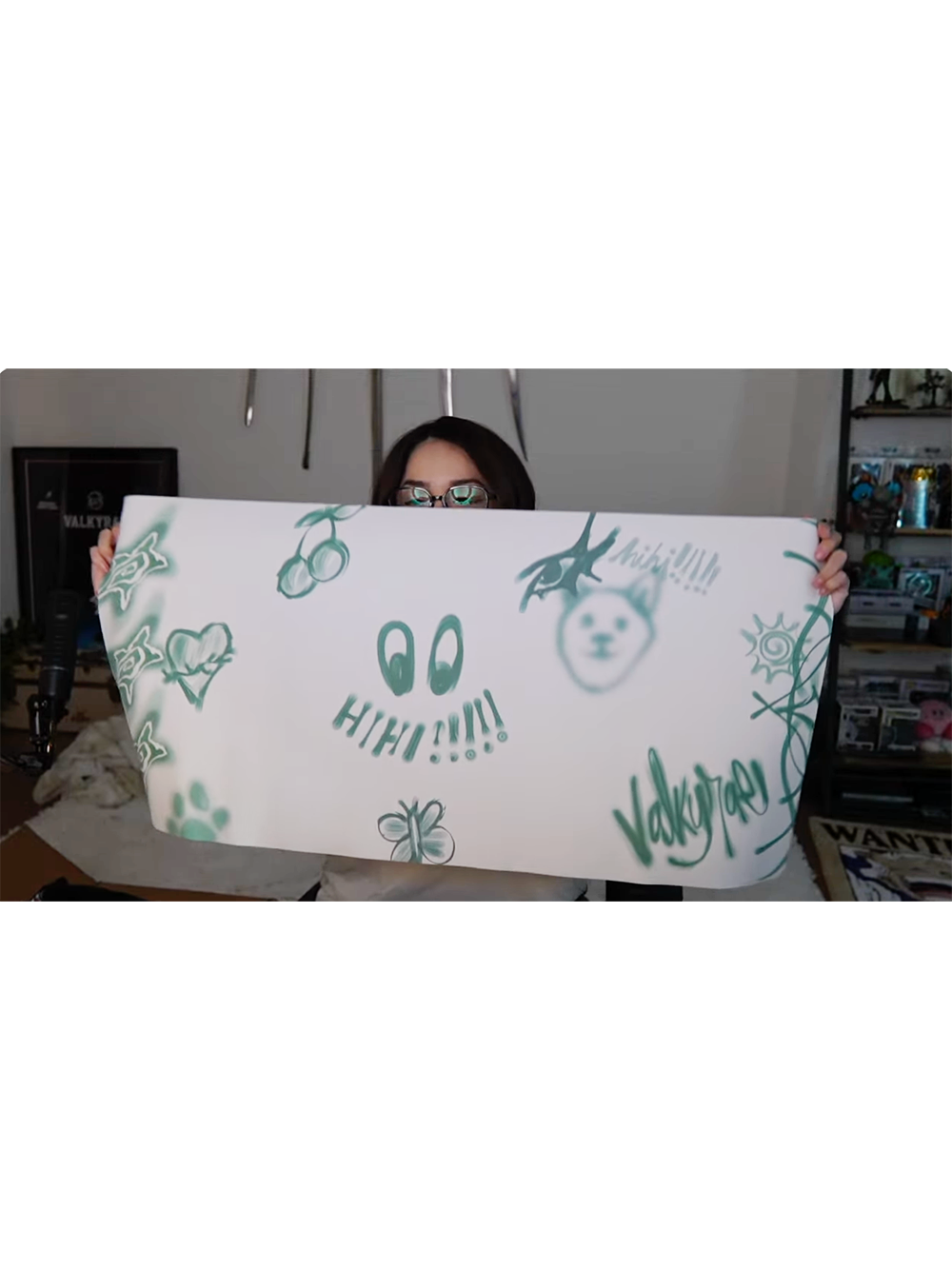 Cream Doodle Desk Mat – Valkyrae